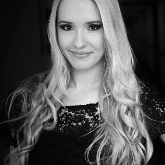 Carolina Munhoz - Grupo Editorial Record