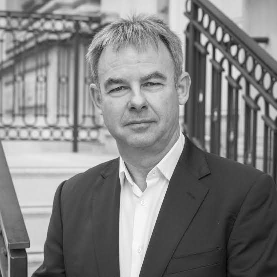 Nicholas Searle - Grupo Editorial Record